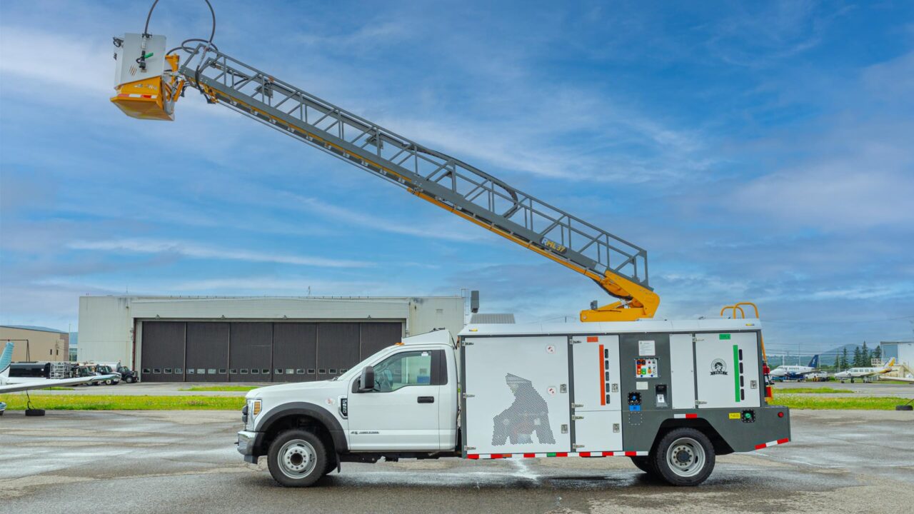 Aircraft deicing truck - Arctic Wolf - Polar Aircraft Deicer